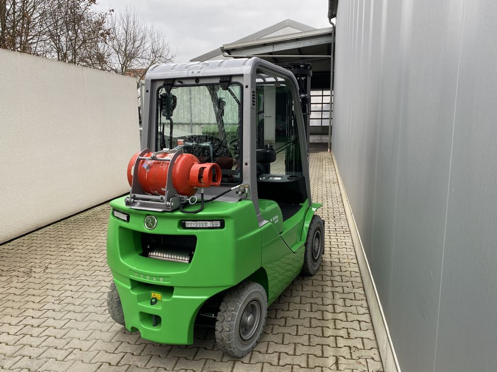 Mietstapler Nürnberg: Cesab M320H-GV / Treibgasstapler mit 2000kg ...