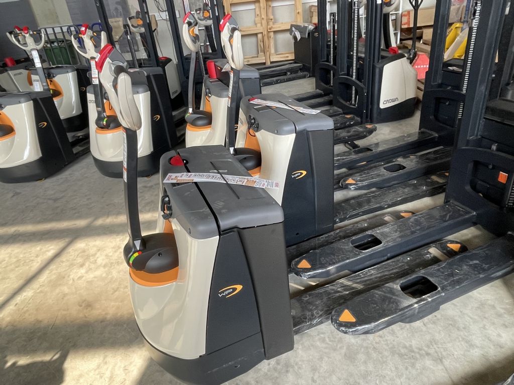 Used Electric Pallet Truck Tyrol | Crown WP 3215 Electric | Pfitscher ...