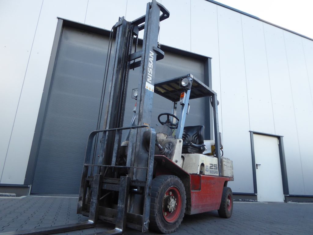 Gebrauchte Nissan UJ02-E793435 | Gebrauchte Elektrostapler von SKS ...