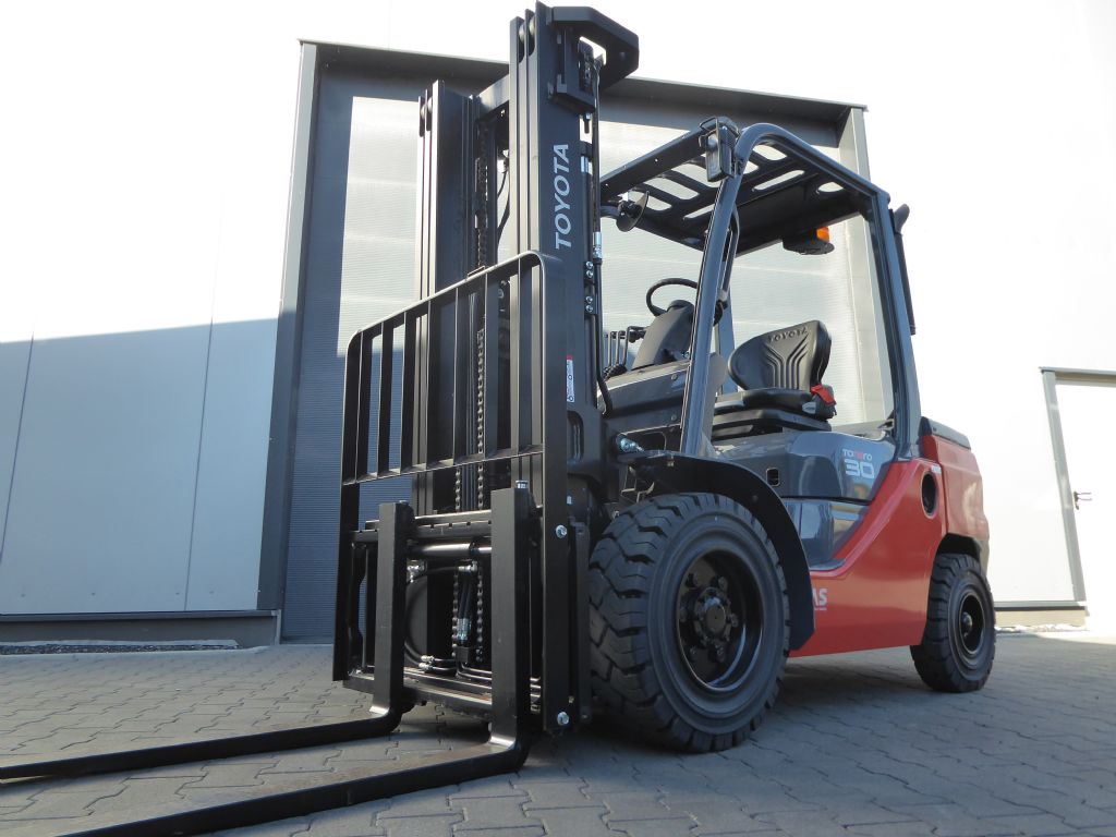 Gebraucht Toyota 52-8FDF30 | Gebrauchte Elektrostapler von Zeidler ...