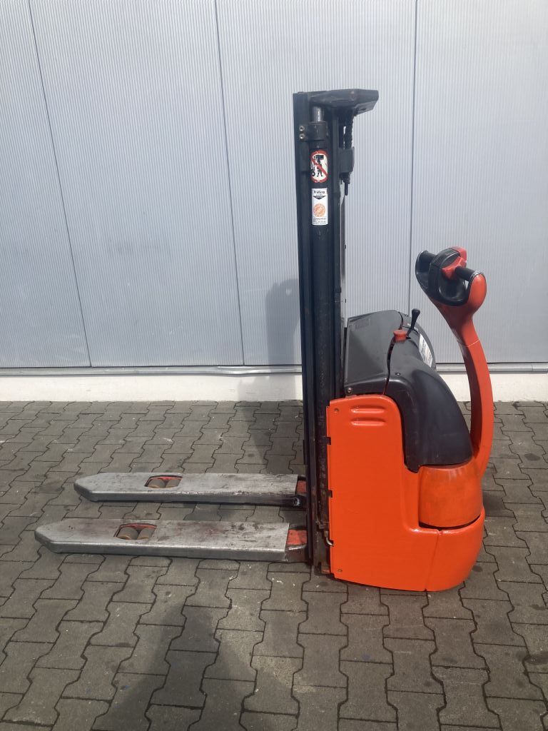 Mietstapler Frankfurt – Teleskopstapler u. Geländestapler Vermietung ...