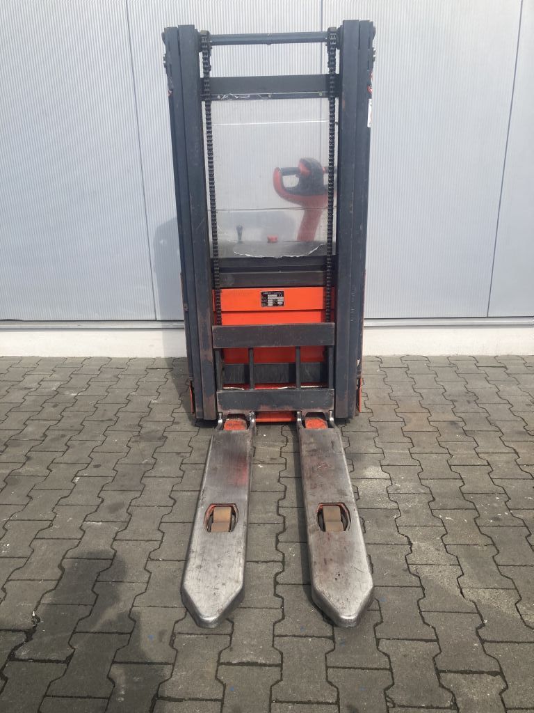 Mietstapler Frankfurt – Teleskopstapler u. Geländestapler Vermietung ...