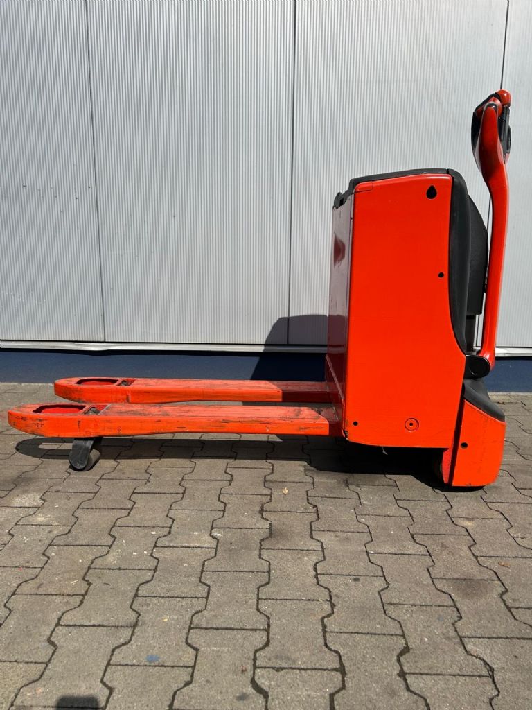 Matthias Schmidt GmbH - Stapler-Service | Gebrauchtstapler | Linde T18 ...