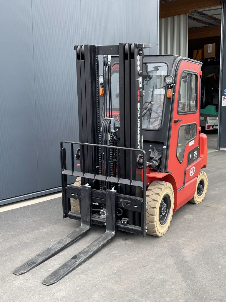 EP EFL252 Elektro 4 Rad-Stapler Mieten | Gabelstapler Miete Burghaun ...